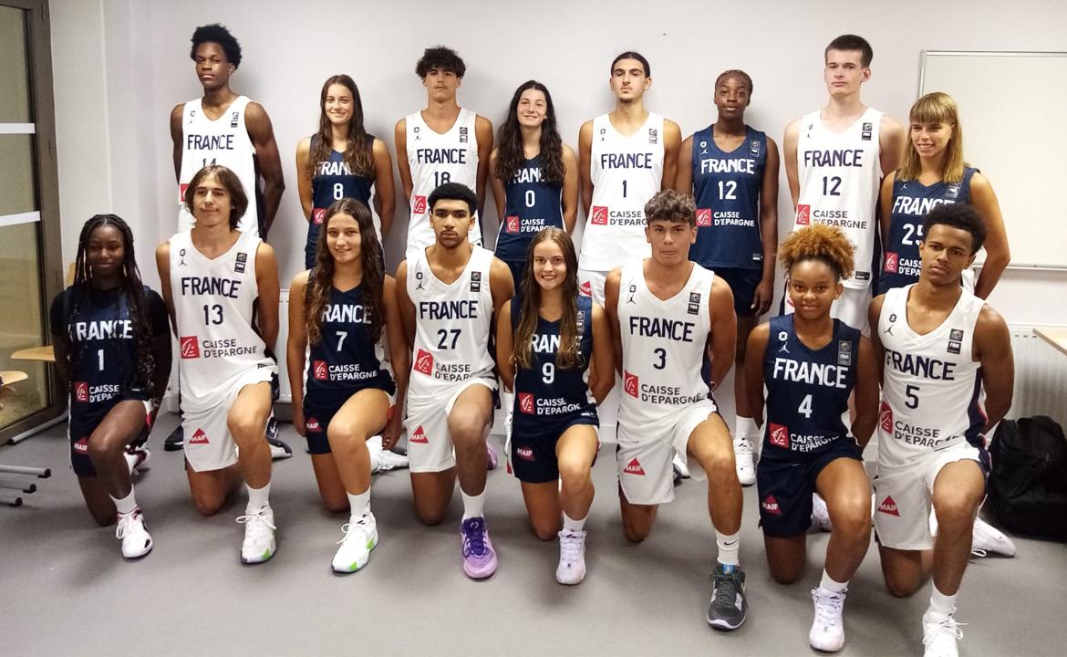 L'Equipe de France arrive à Bussy - Basket77